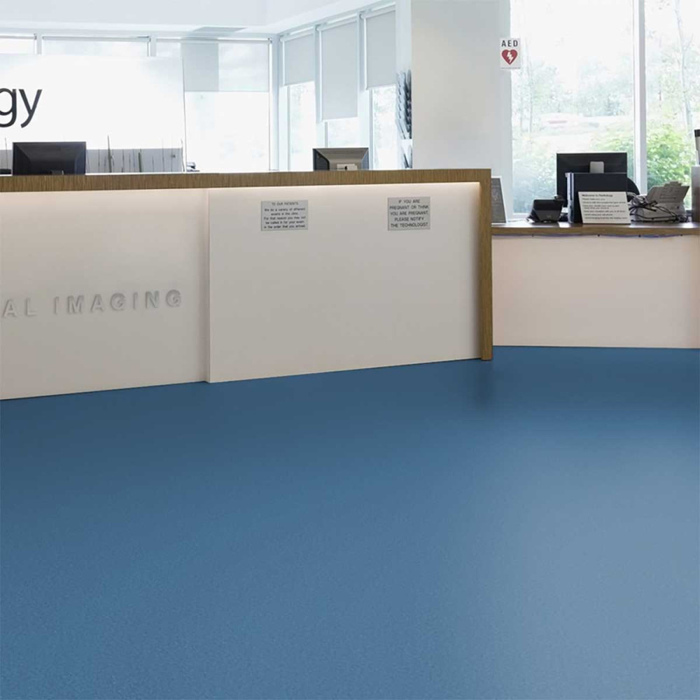 Sol PVC Tarkett bleu 21142340 - locaux collectifs